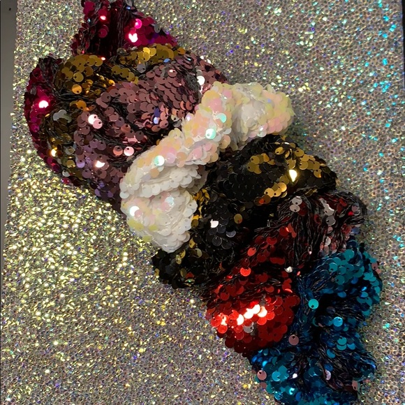 miamiluxfinds | Accessories | 7 Days Of Sparkle Sequin Scrunchie Pack ...